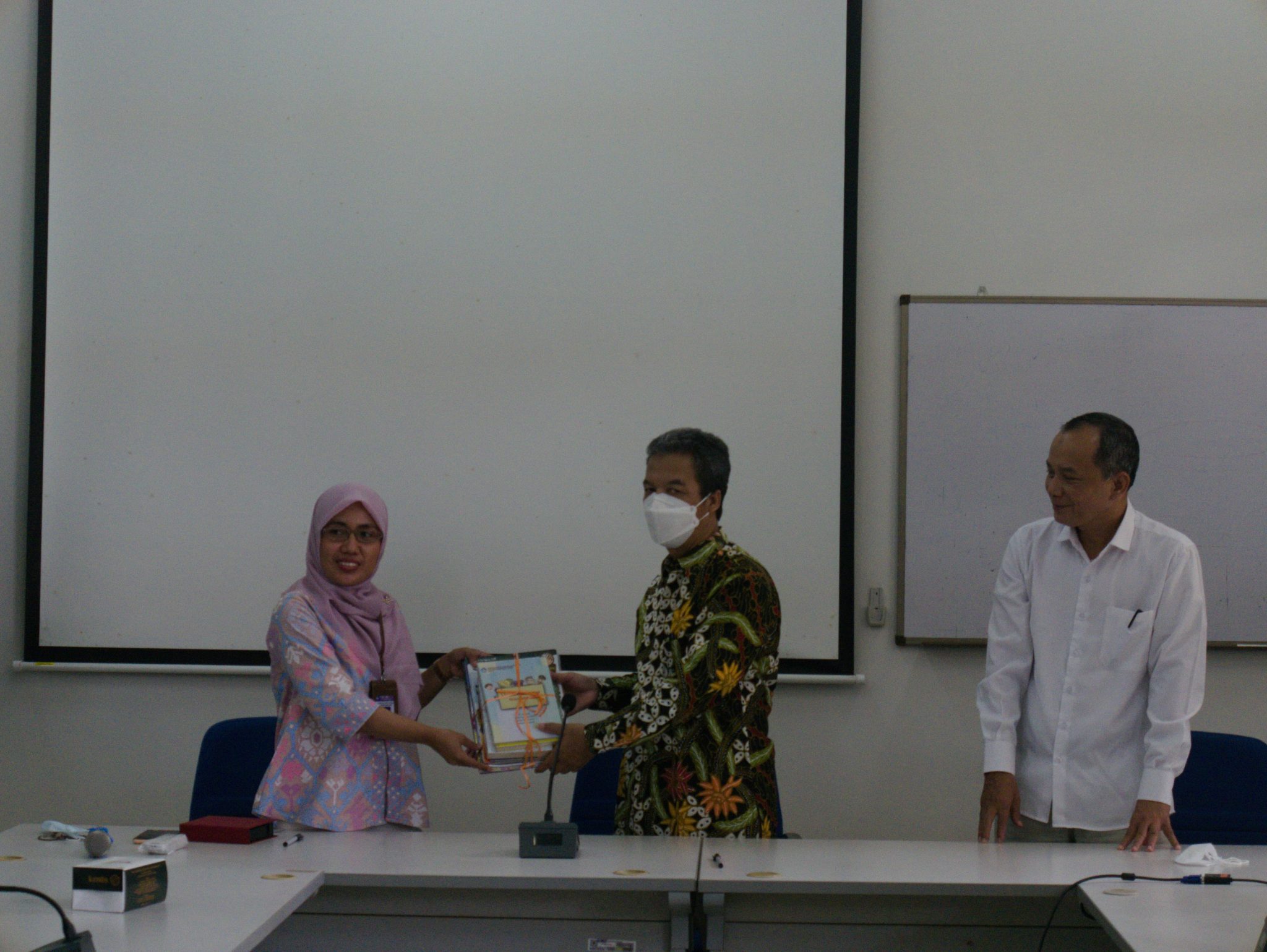 Cooperation Signing between Southeast Sulawesi Language Office with FIB ...