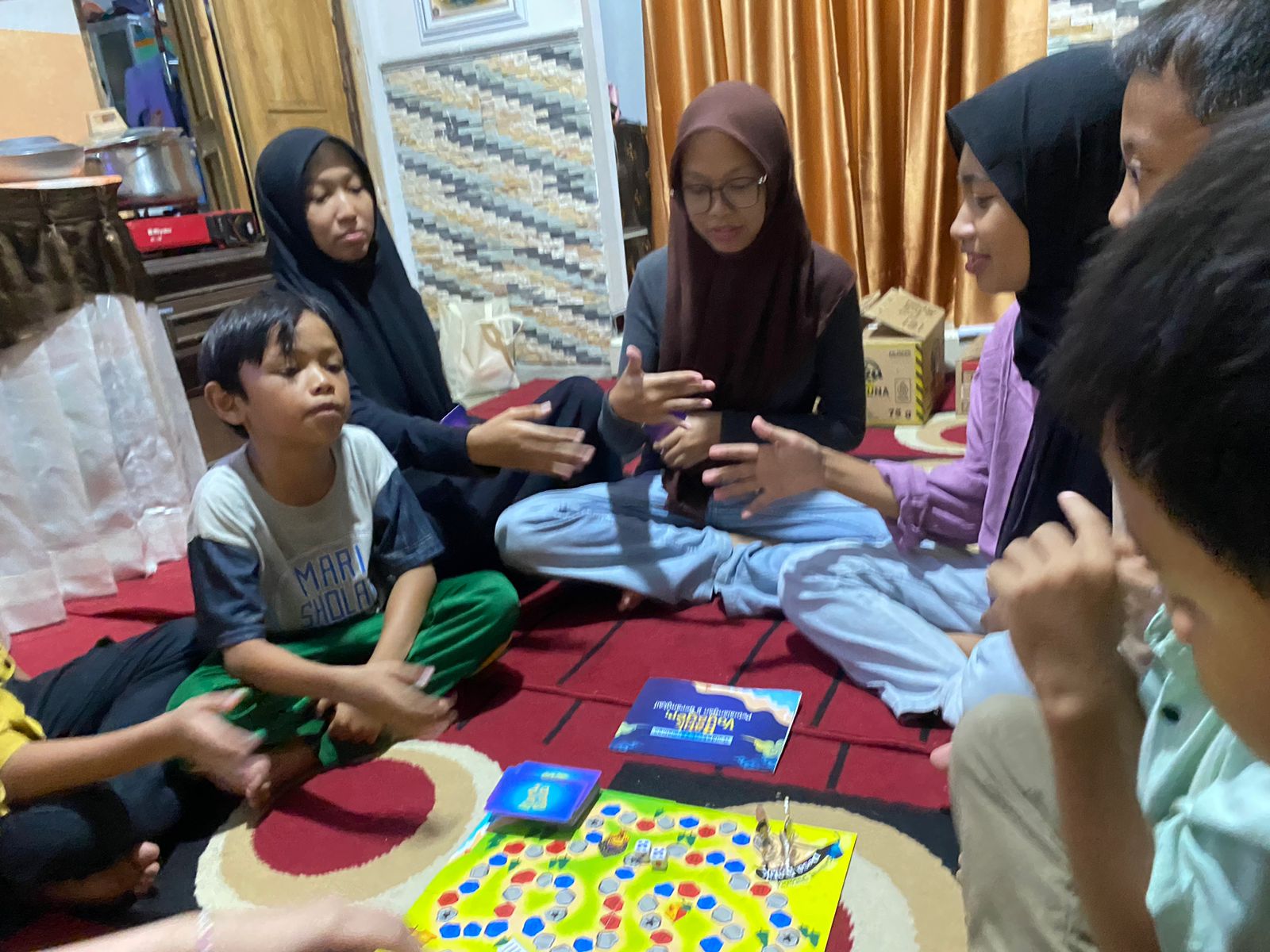 Mahasiswa PKM-K UGM Sukses Menciptakan Permainan Papan Batik Voyager ...