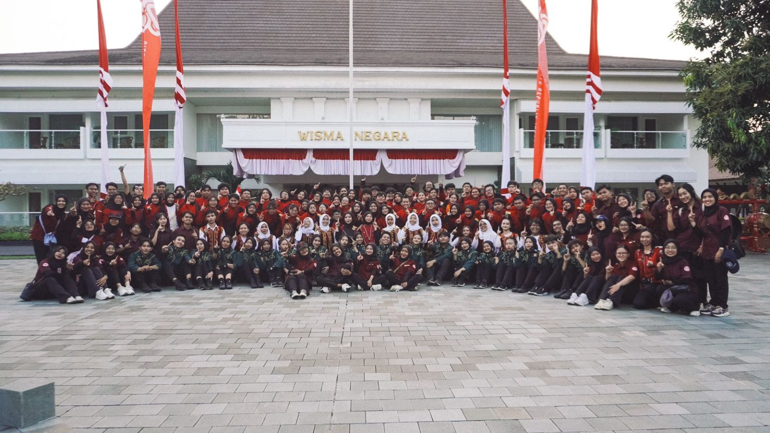 4 Mahasiswa FIB UGM bersama UKM Marching Band UGM Tampil Memukau Pada ...