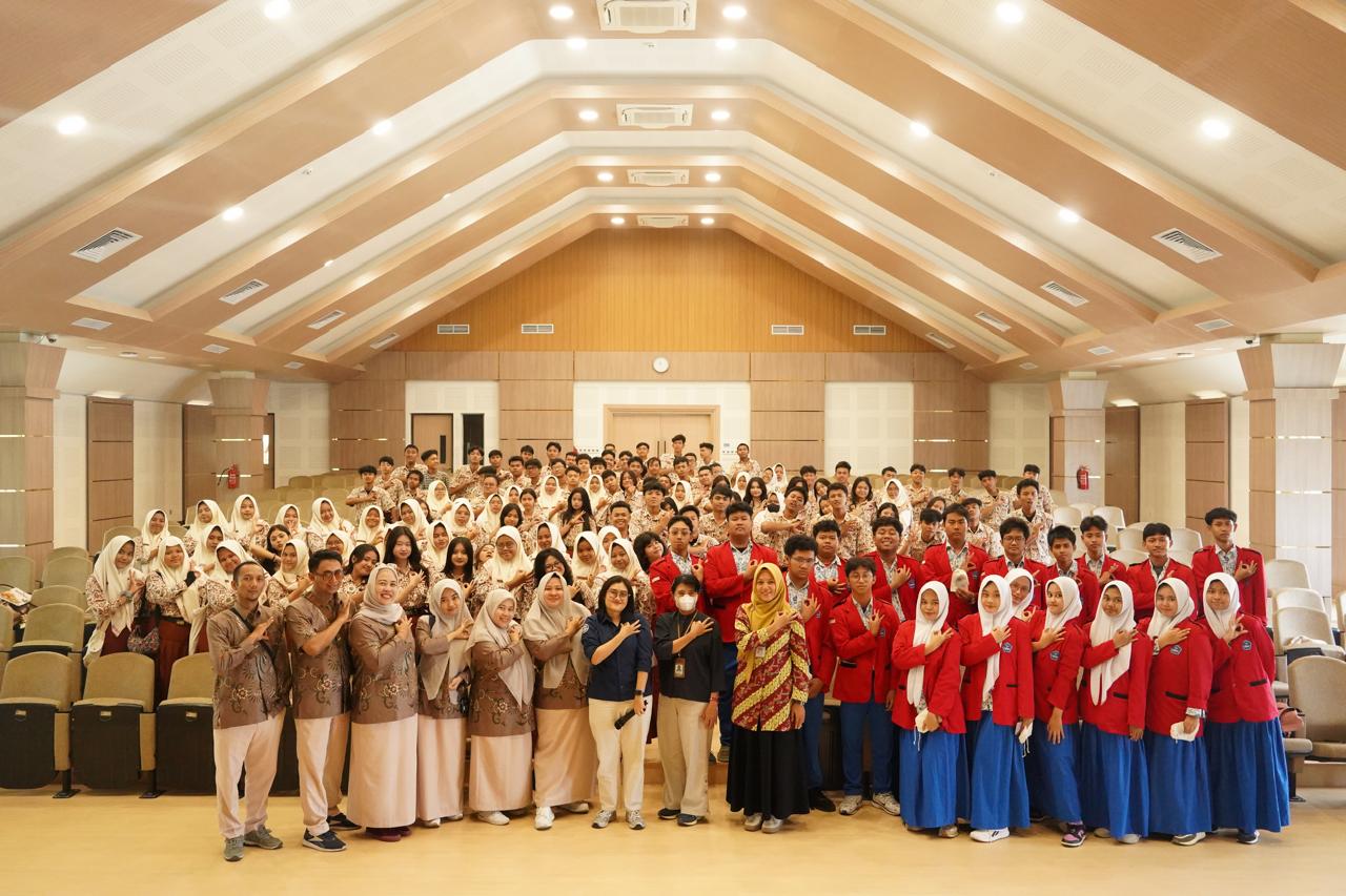 Faculty of Cultural Sciences UGM Welcomes Educational Visit from SMA ...